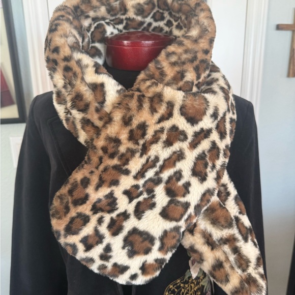 CAbi | Accessories | Cabi Leopard Print Faux Fur Scarf | Poshmark